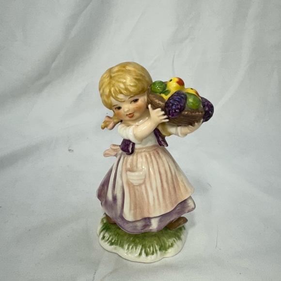 Goebel | Accents | Vtg Goebel Porcelain Girl With Fruit Basket Figurine ...